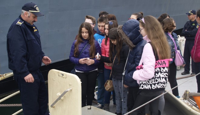 Nava amiral a Gărzii de Coastă, vizitată de elevii constănțeni ...