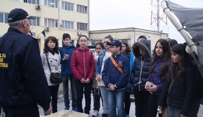Nava amiral a Gărzii de Coastă, vizitată de elevii constănțeni ...